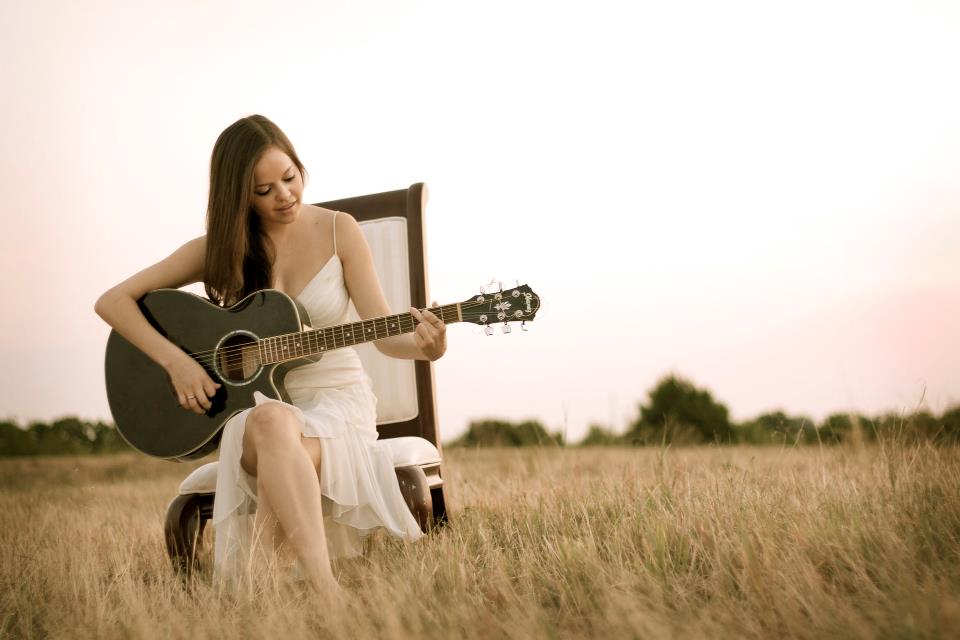 Premiere: Tamara Laurel – “Runaway” Music Video – heirwaves